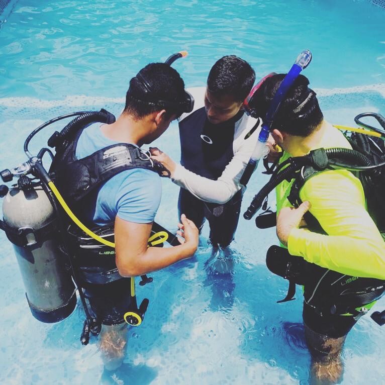 DISCOVERY SCUBA DIVING - HR COMPANY